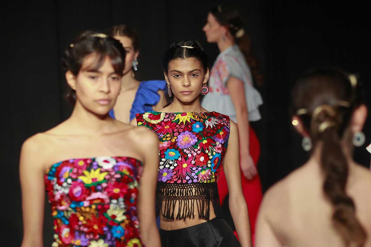 Diseñadora crea prendas con fibra de henequén - New York Hispano