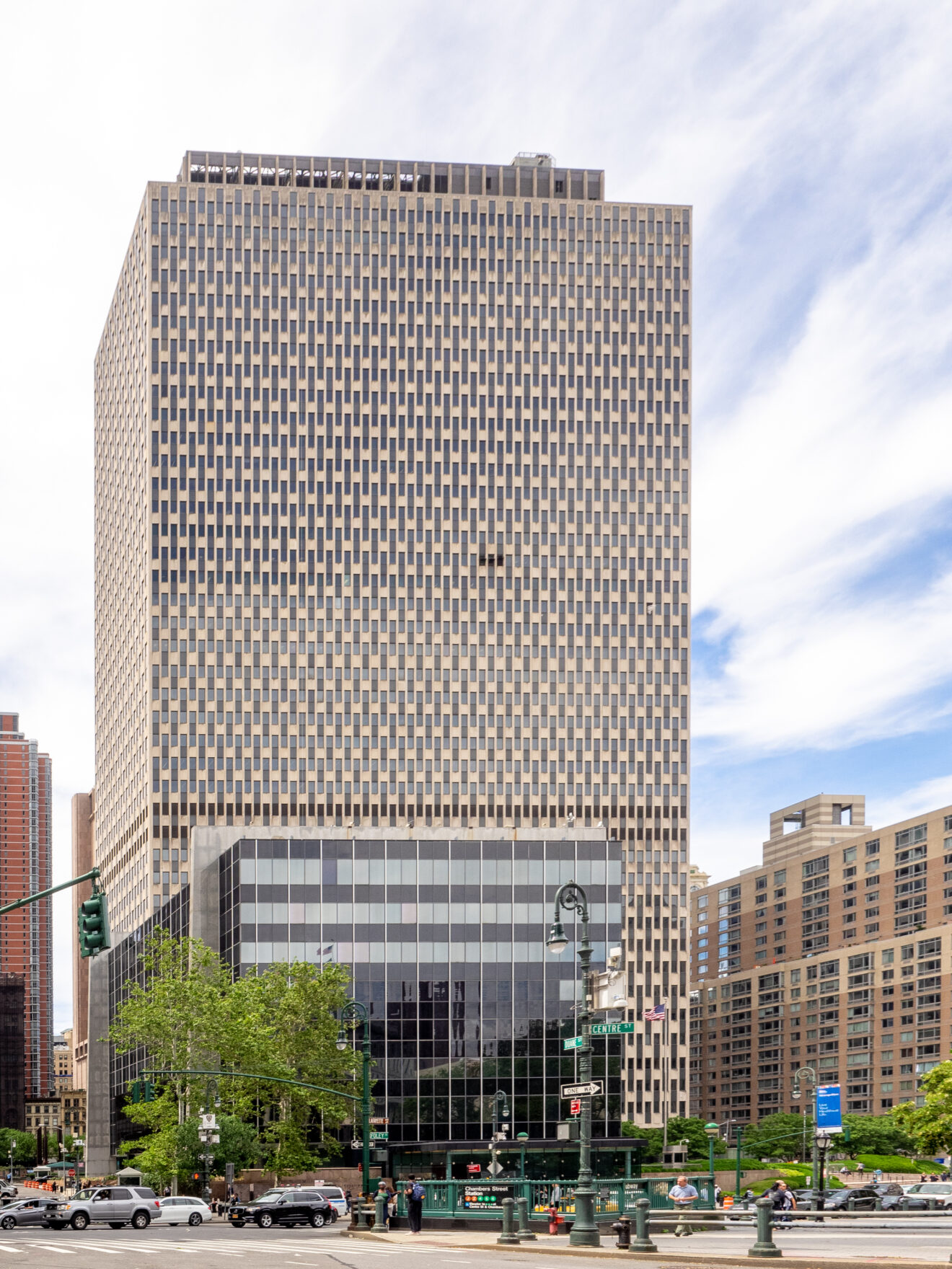 Juez ordena ICE detener abusos en 26 Federal Plaza